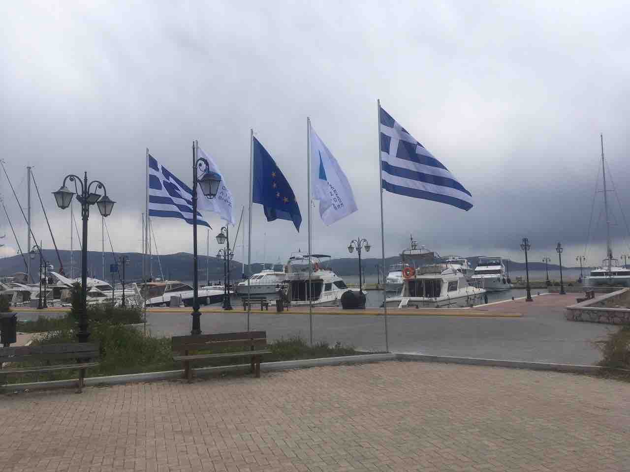 Στα γαλανόλευκα τα κτήρια και οι λιμένες αρμοδιότητας του ΟΛΕ ΑΕ - MegaraTV