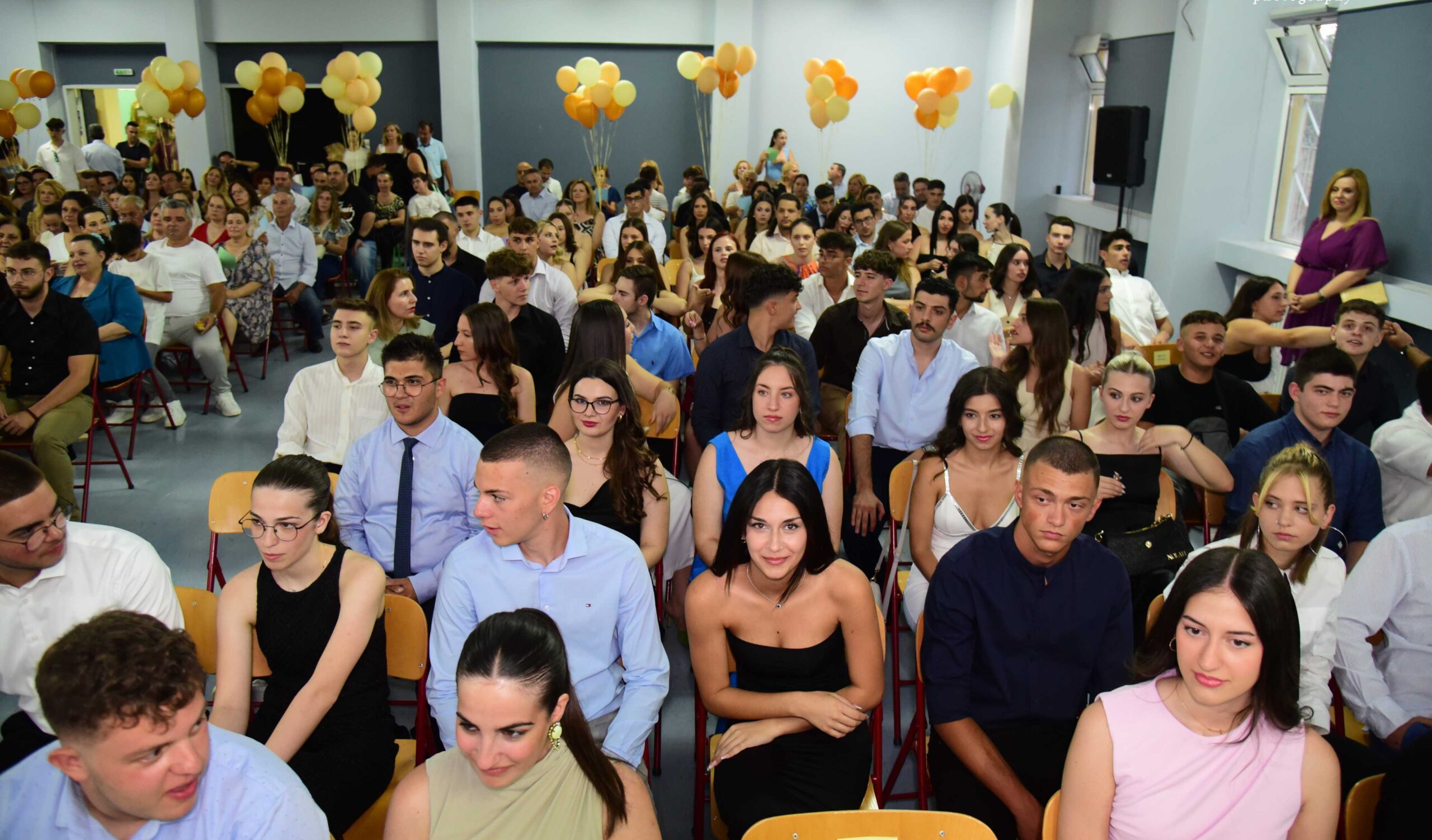 Με λαμπρή τελετή αποχαιρέτησαν τη σχολική ζωή οι μαθητές της Γ΄Λυκείου ...